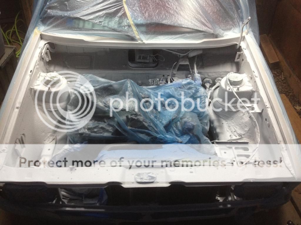 U-pol raptor Bedliner...../engine bay content!!!caddy. | VW Vortex ...